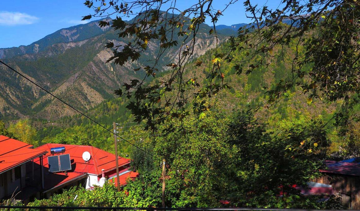 Pournia - In a beautiful location with high mountains - Epirus Explorer